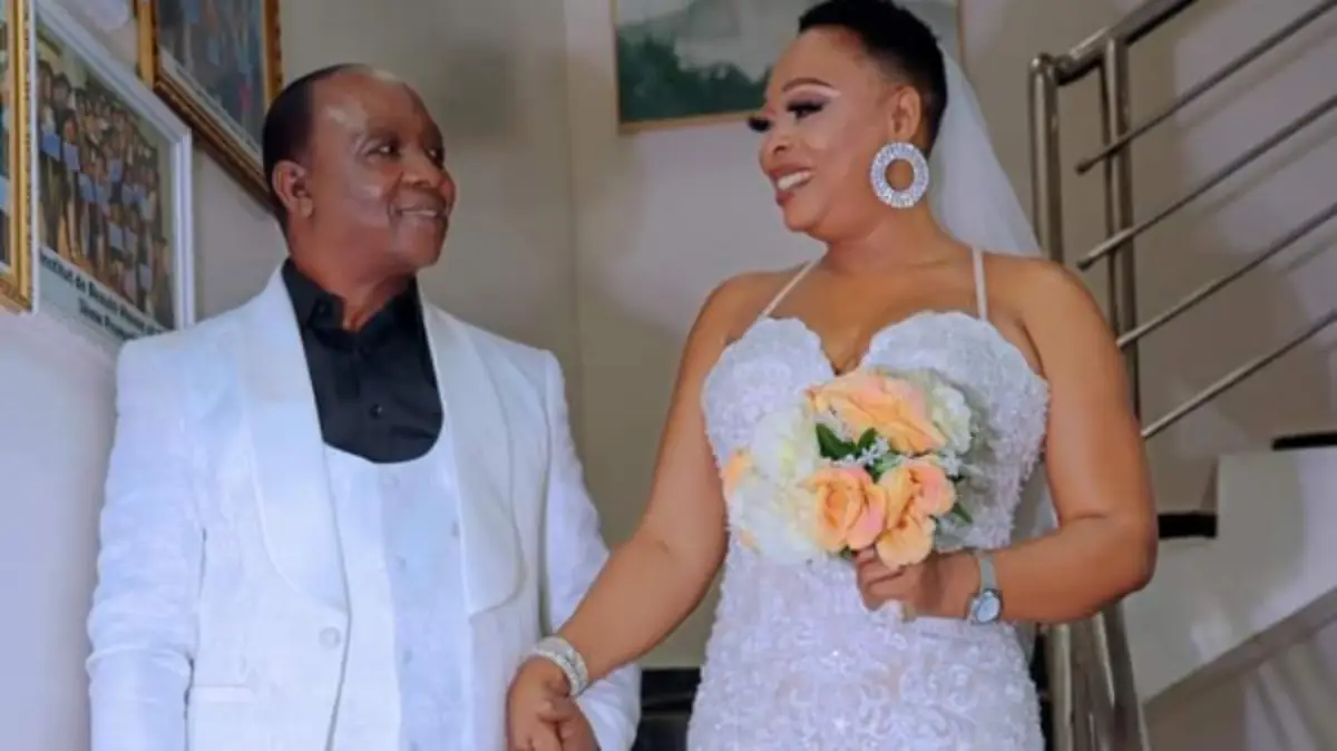 Conakry : l'artiste Sayon Camara en Mode '' ...Mon mari adoré ...