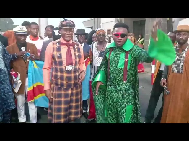 Djo Balard, L'icône de la Sape, célèbre les Sapeurs Guinéens (Vidéo ...